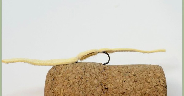 Barbless chamois worm - Troutflies UK